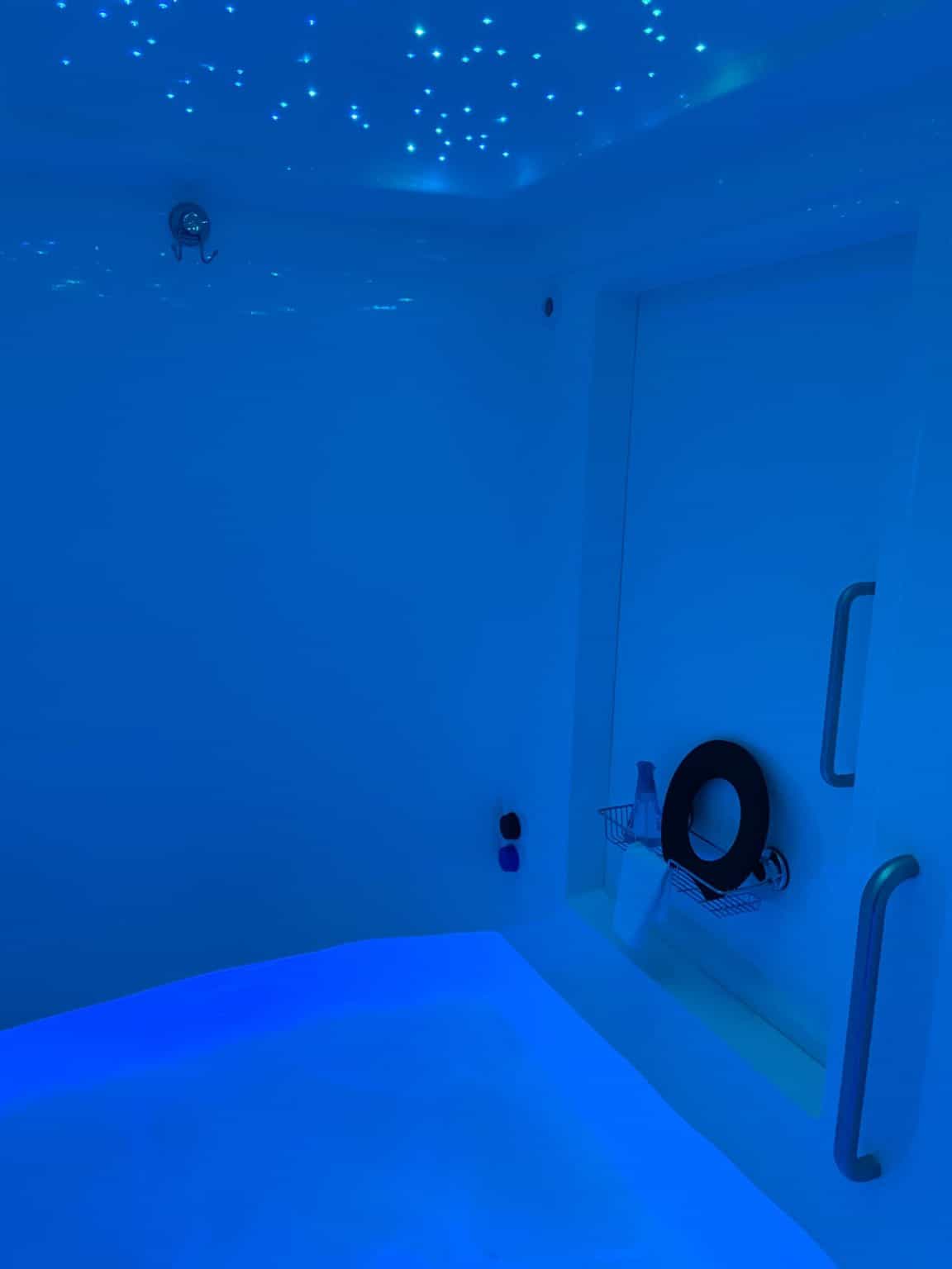 Float Therapy for Beginners: What to Expect in a Sensory Deprivation ...